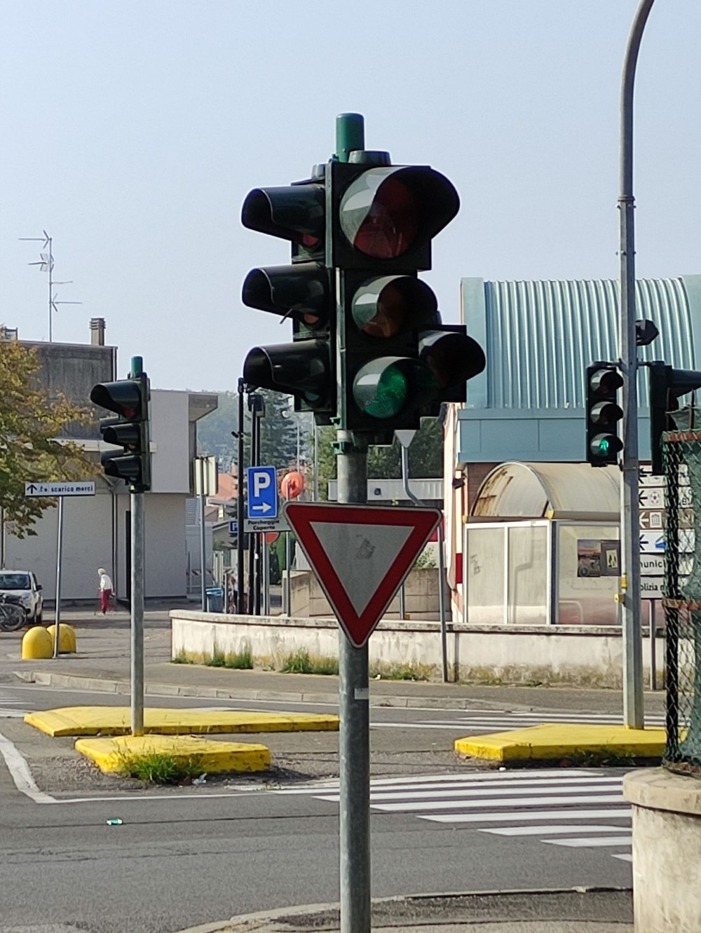 Semafori di via Rotta: installata la nuova centralina - Comune di ...